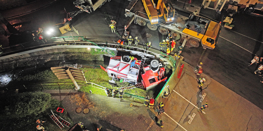 Einsatzfahrzeug verunglückt: Gutachten stellte klar, der Fahrer trug am ...
